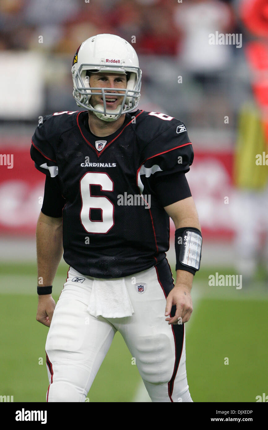 Quarterback throwing football touchdown hi-res stock photography and ...