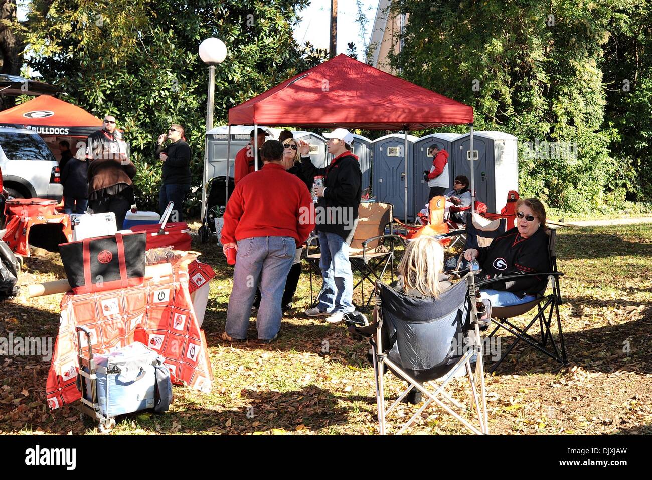 College tailgate hi-res stock photography and images - Alamy