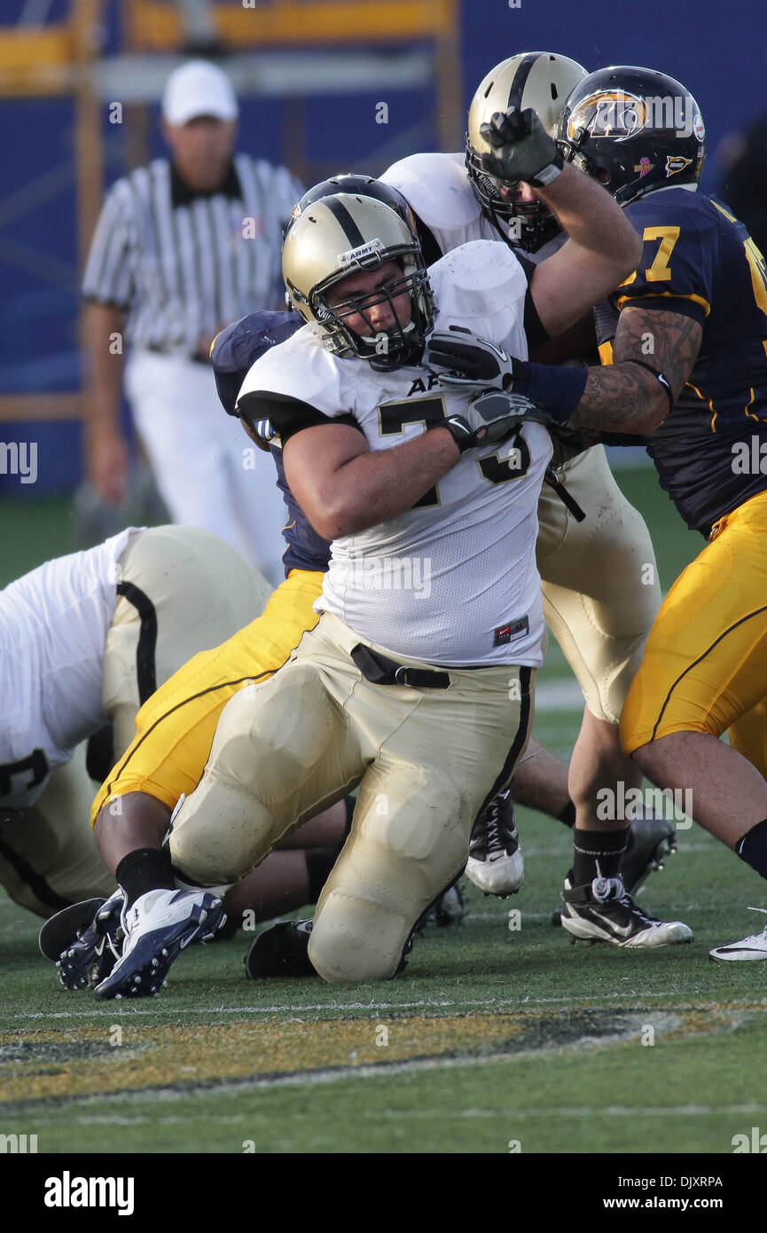 Ohio state university offensive tackle hi-res stock photography and ...
