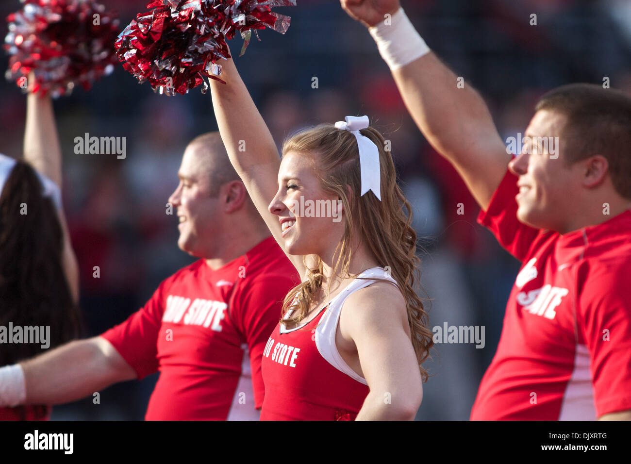 Ohio state buckeyes cheerleaders hi-res stock photography and images ...