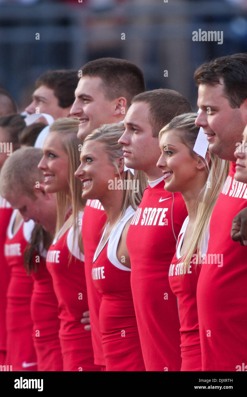Ohio state buckeyes cheerleaders hi-res stock photography and images ...