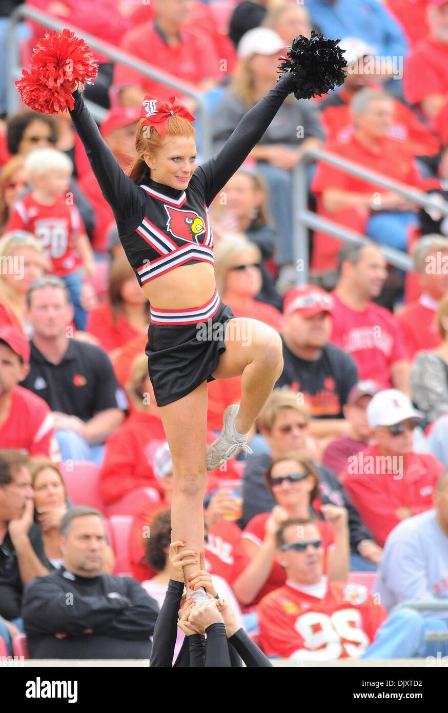 Louisville cardinals cheerleader hi-res stock photography and images ...