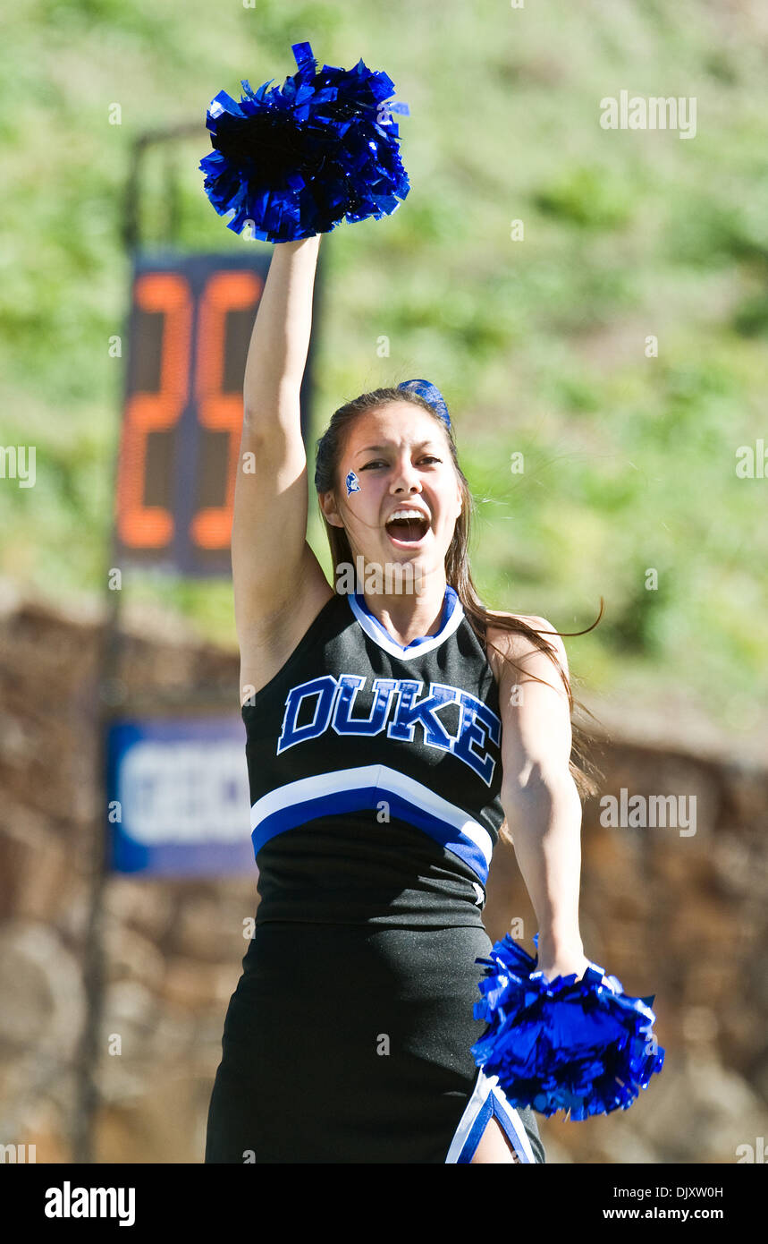 Duke cheerleader hi-res stock photography and images - Alamy