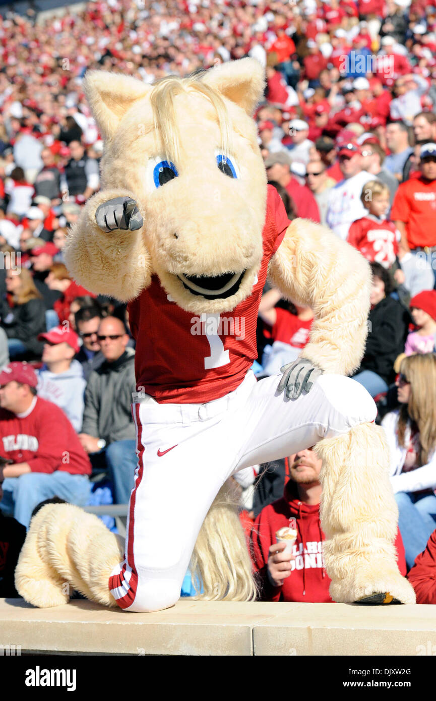 Oklahoma sooners mascot hi-res stock photography and images - Alamy