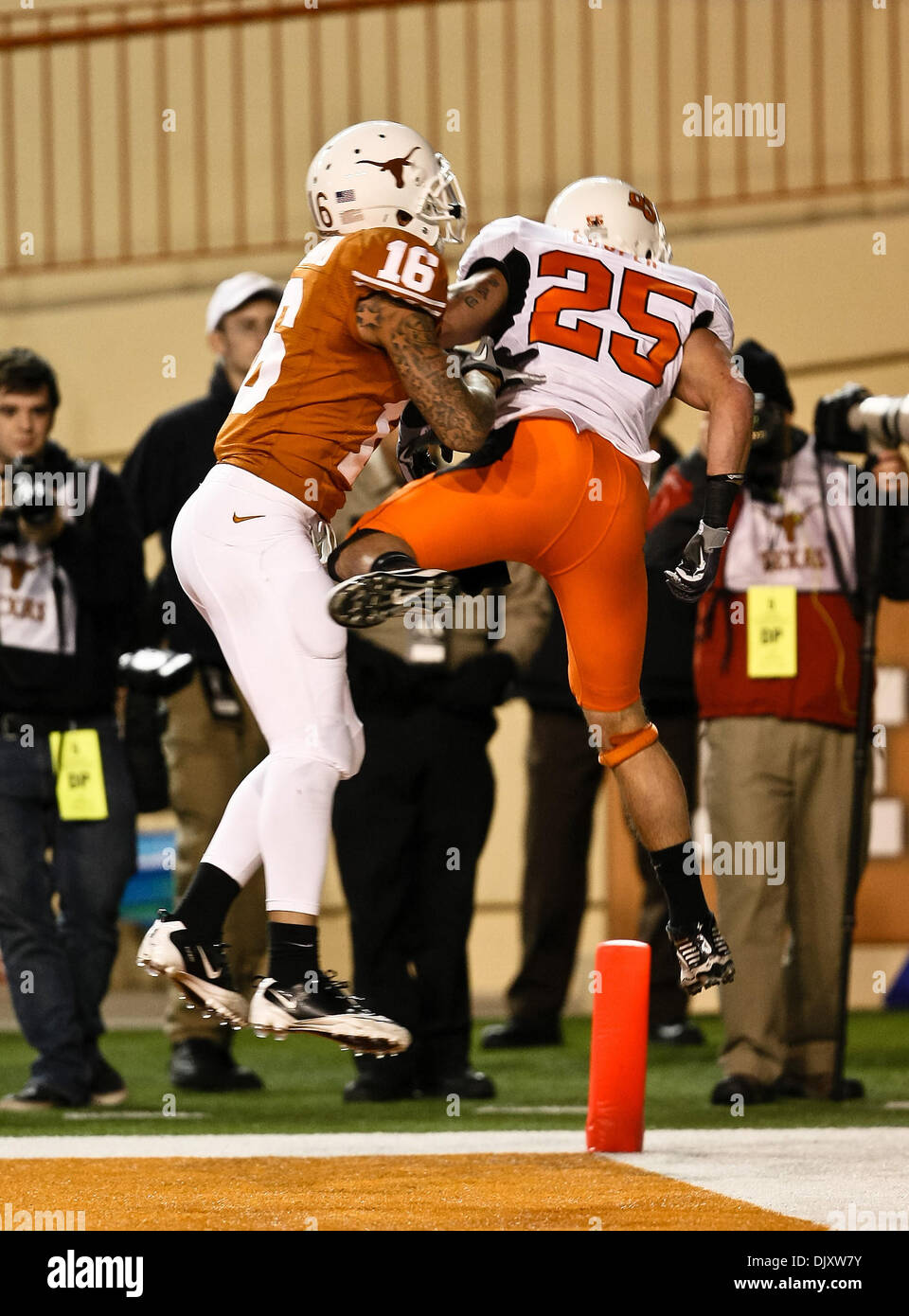 Oklahoma state game at darrell k royal hi-res stock photography and ...