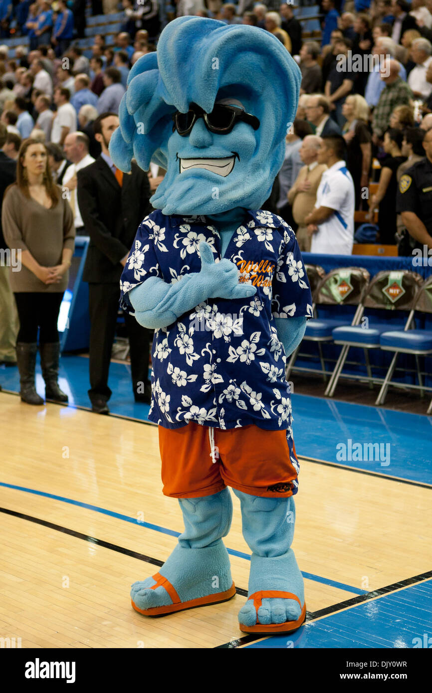 College basketball mascot hi-res stock photography and images - Alamy