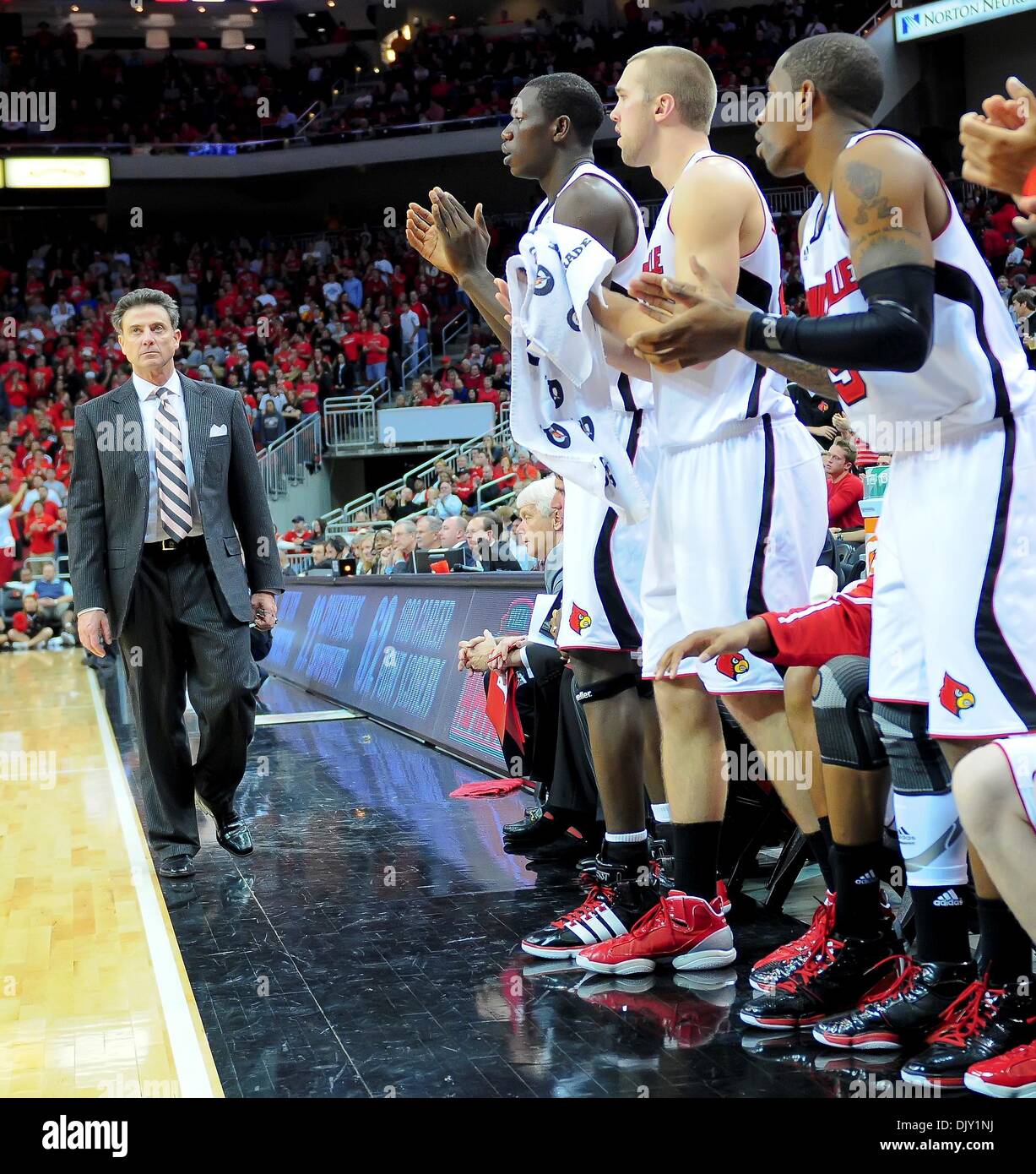 Global applause hi-res stock photography and images - Alamy