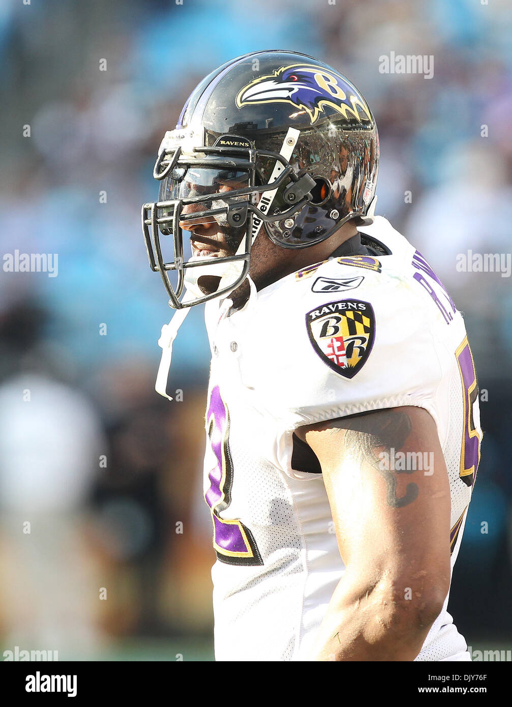 Baltimore ravens ray lewis 52 hi-res stock photography and images - Alamy