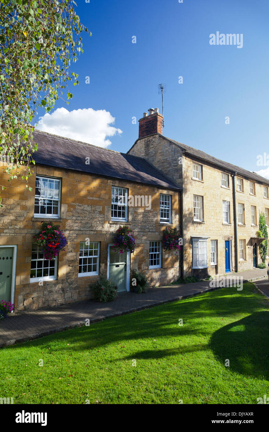 Traditional Cotswold stone cottages in Chipping Campden ...
