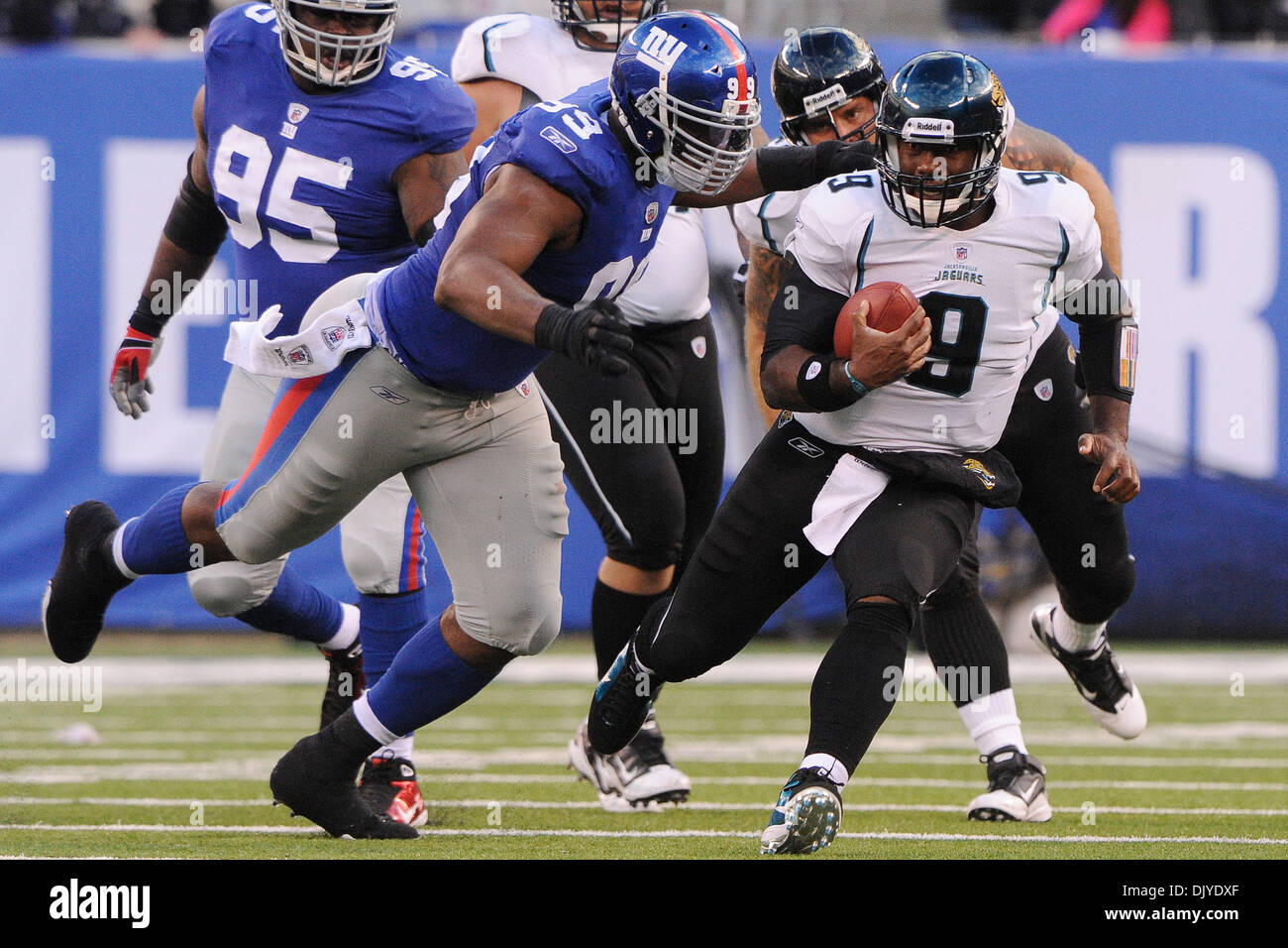 Jacksonville Jaguars quarterback David Garrard (9) scrambles from New ...