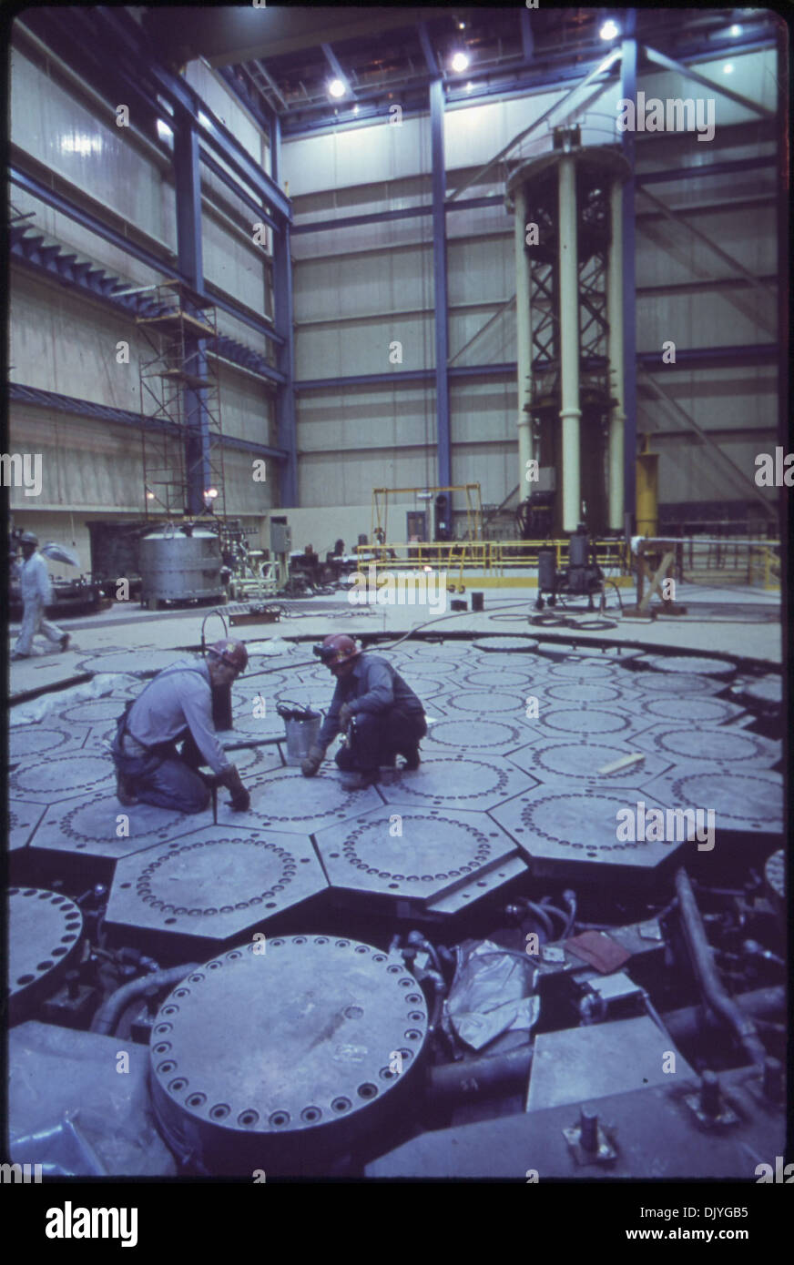 The refueling floor at the St. Vrain Nuclear Power Plant is depicted ...