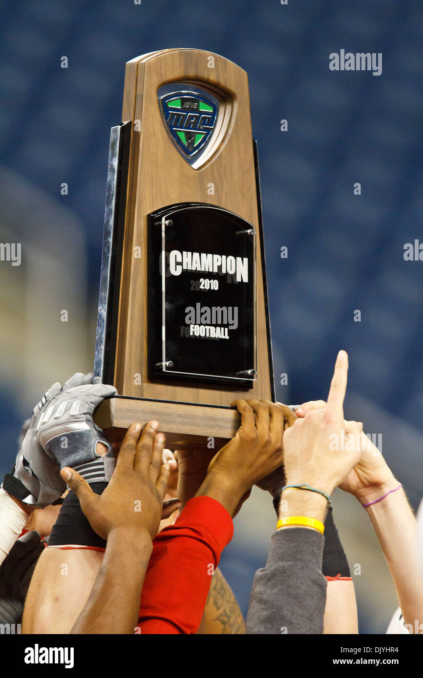 Football championship trophy hi-res stock photography and images - Alamy
