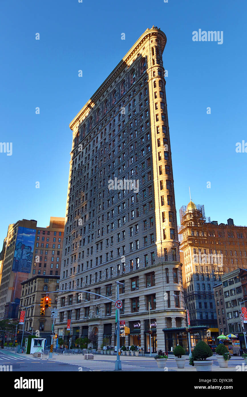 The Flatiron Building, originally the Fuller Building, at Fifth Avenue ...