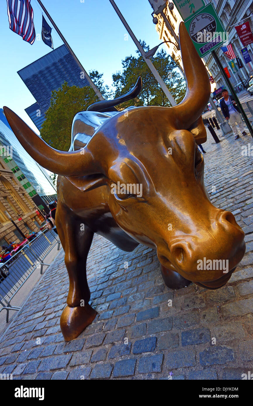 Charging bull hi-res stock photography and images - Alamy