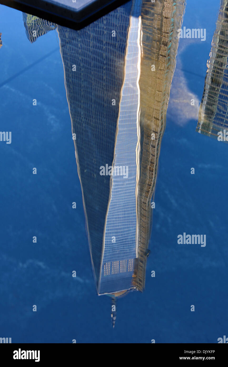 Reflection of the One World Trade Center ( 1 WTC ) building, New York ...