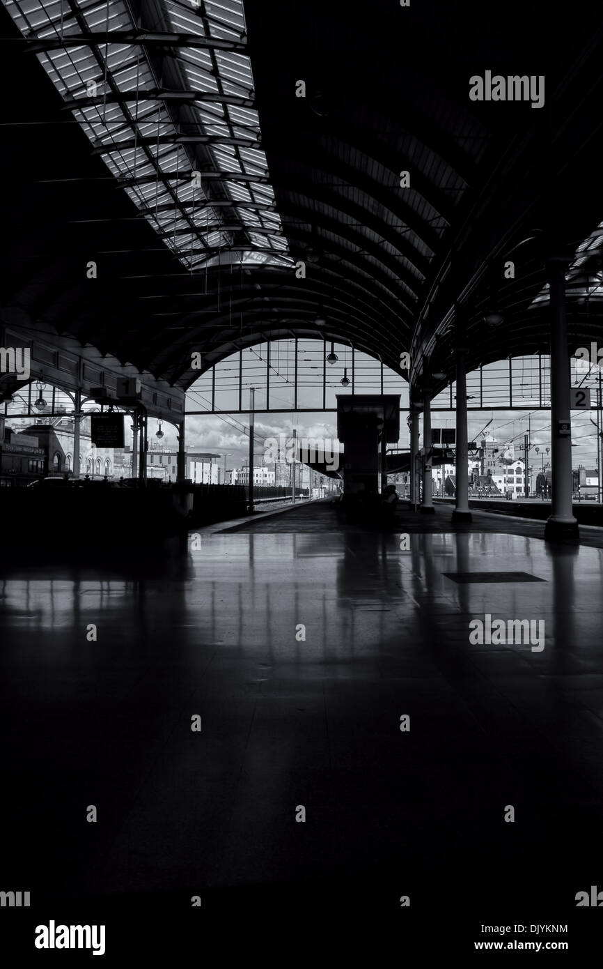 Empty station hi-res stock photography and images - Alamy