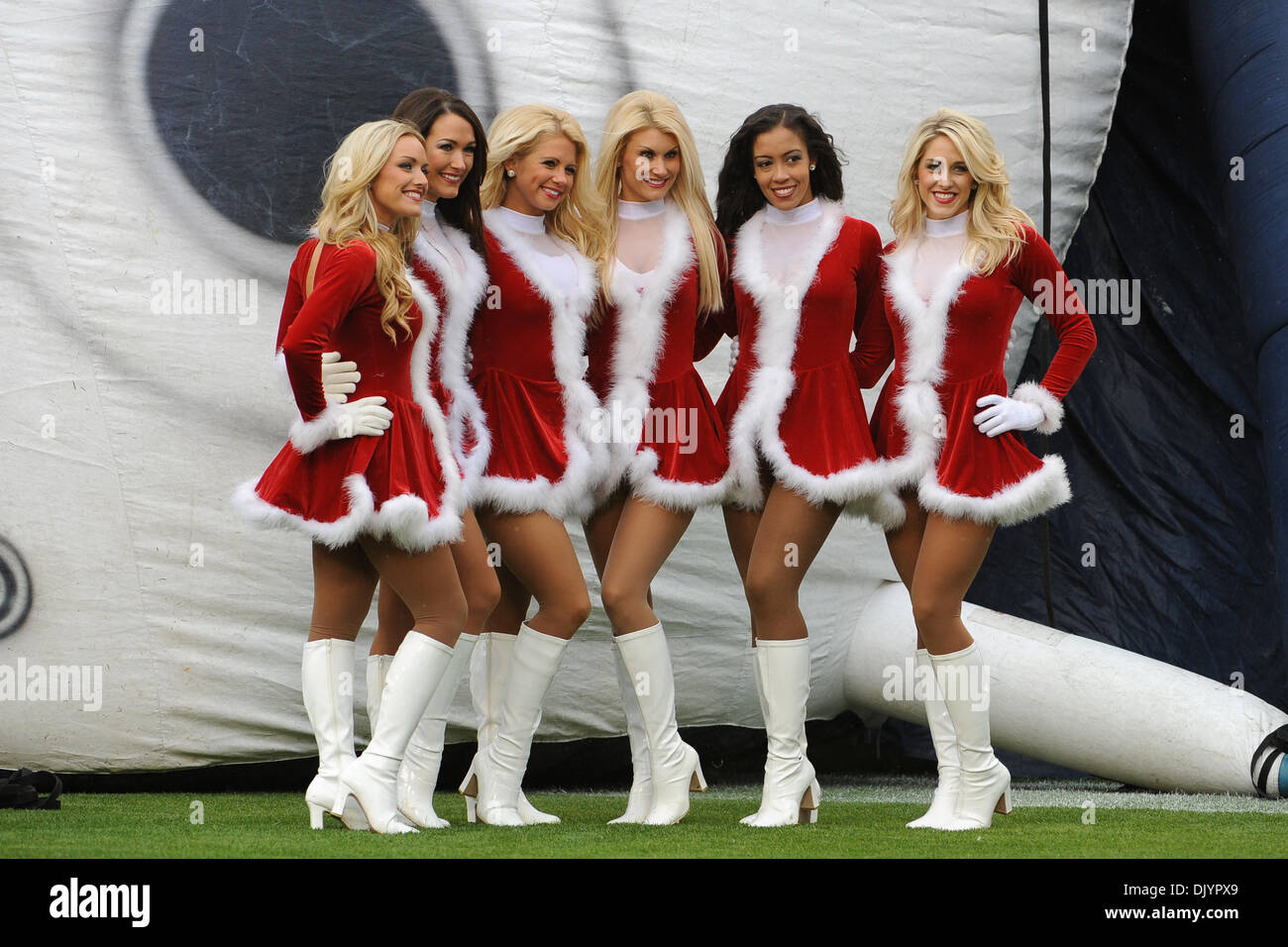 Tennessee titans cheerleaders hi-res stock photography and images - Alamy