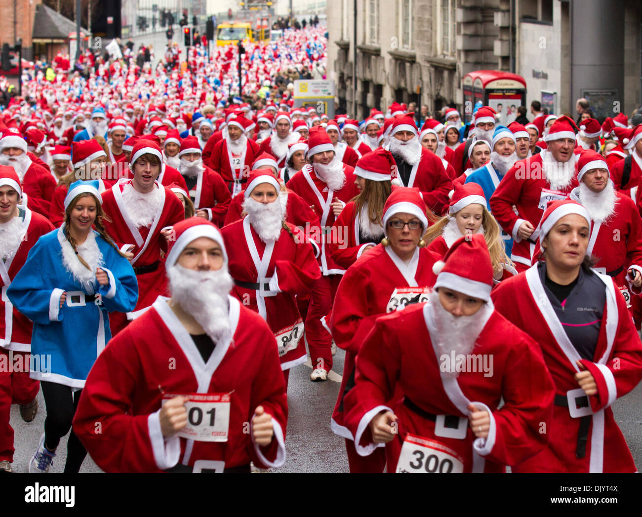 Liverpool, Merseyside, UK 1st December, 2013. Runners at the Liverpool ...