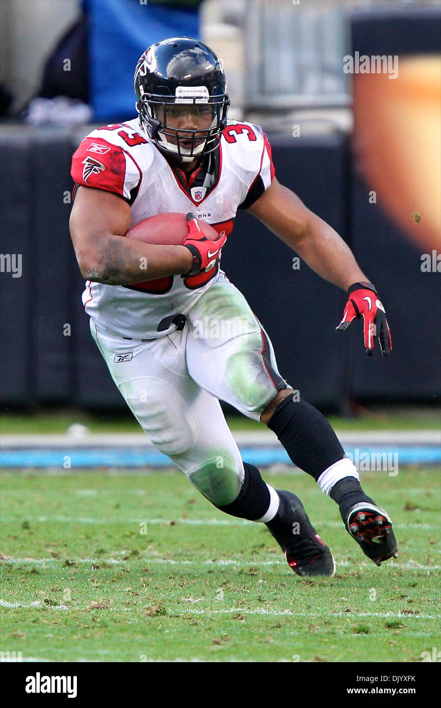 December 12, 2010; Atlanta Falcons running back Michael Turner (33) at ...
