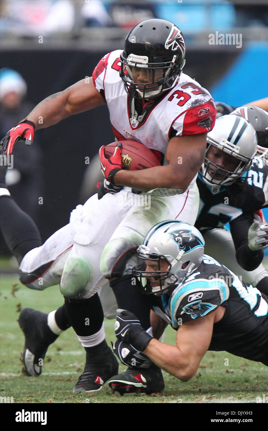 December 12, 2010; Atlanta Falcons running back Michael Turner (33 ...