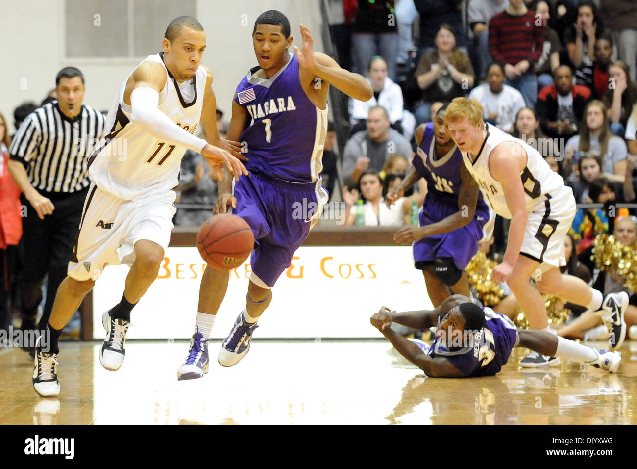 St bonaventure university bonnies hi-res stock photography and images ...