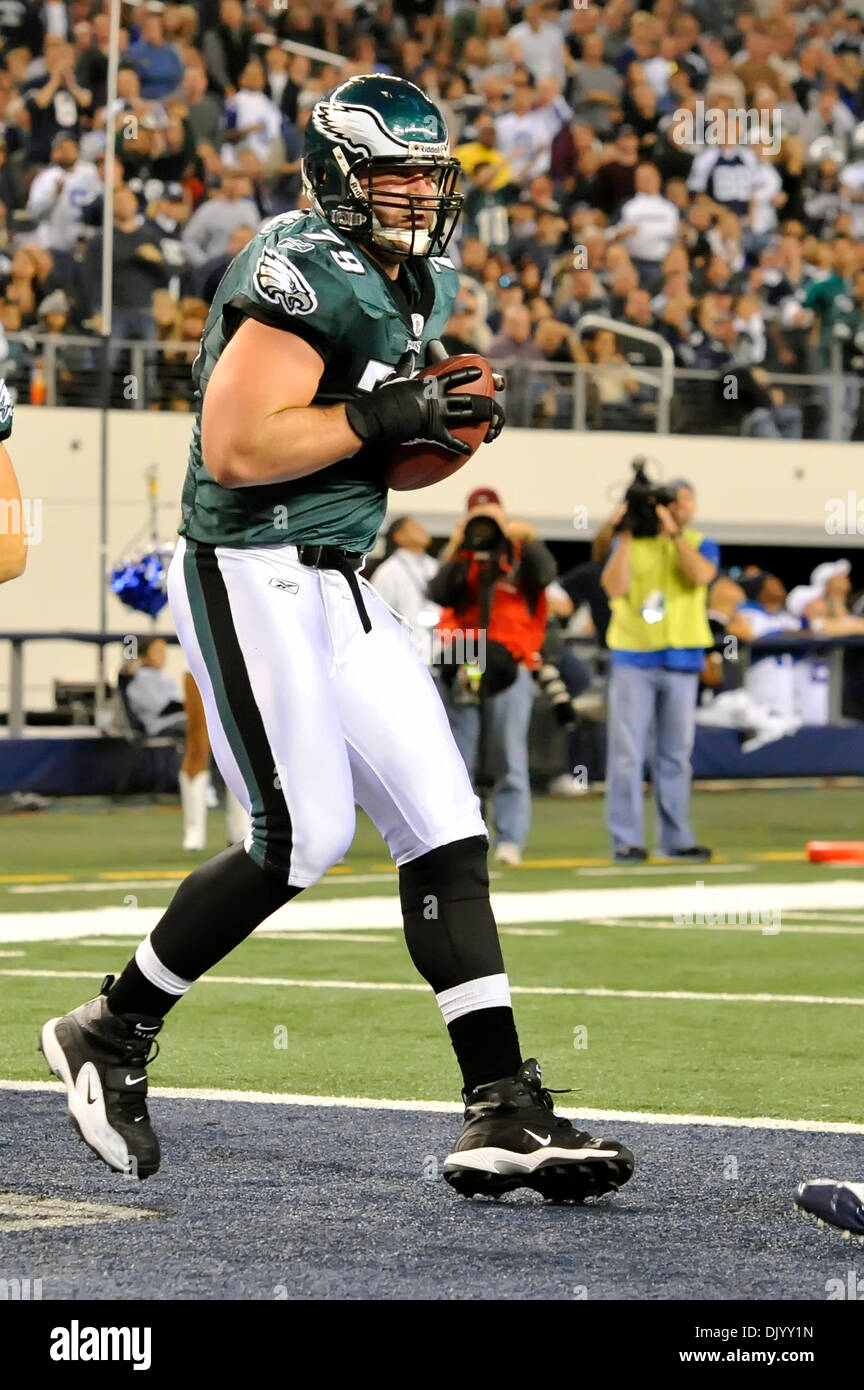 Philadelphia eagles guard hi-res stock photography and images - Alamy