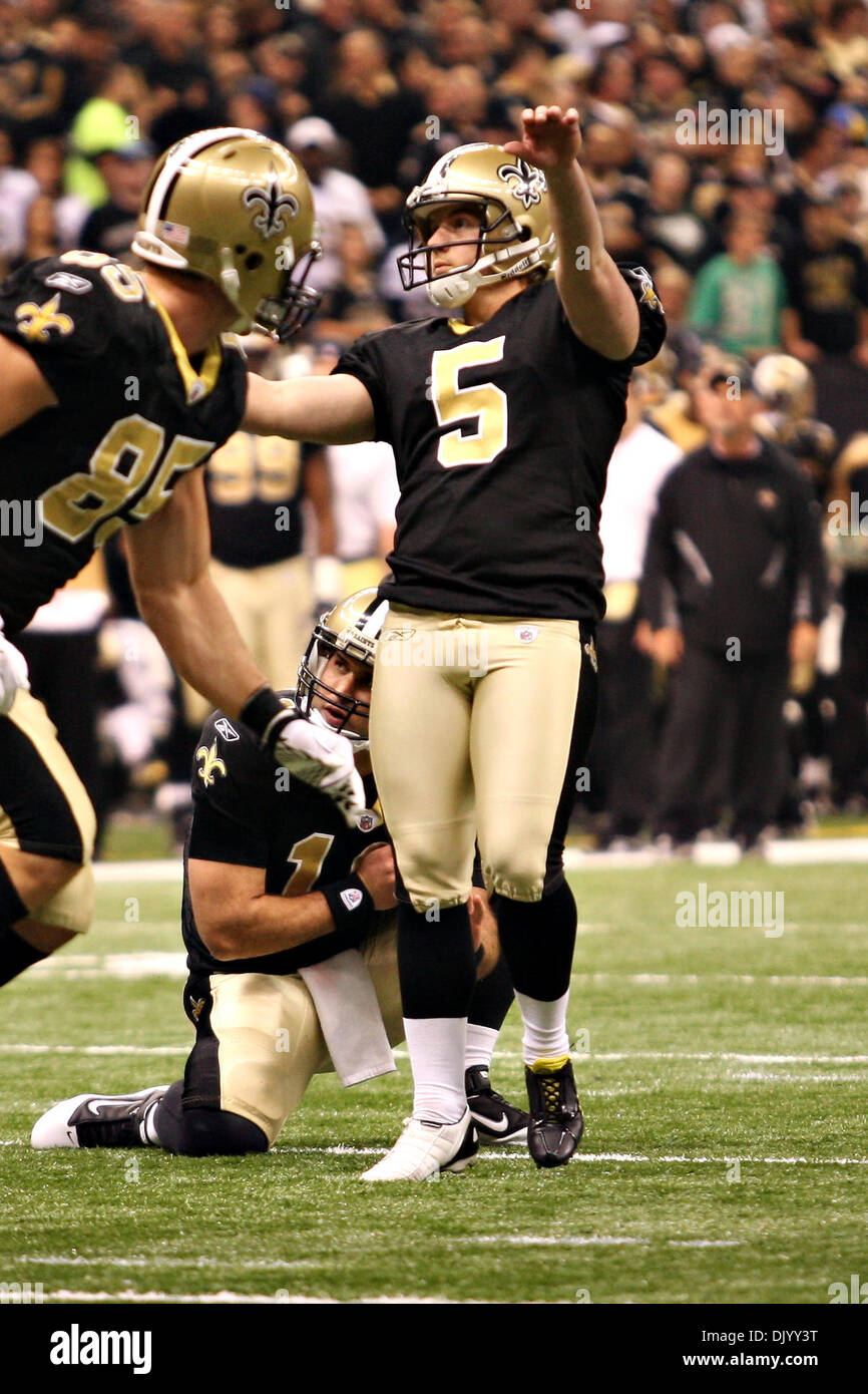 Dec 12, 2010: New Orleans Saints place kicker Garrett Hartley (5) kicks ...