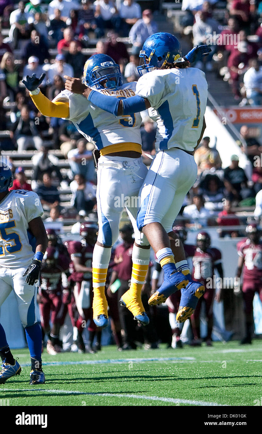 Dec. 17, 2010 - Orlando, Florida, U.S. - Jefferson's linebackers (L-R ...