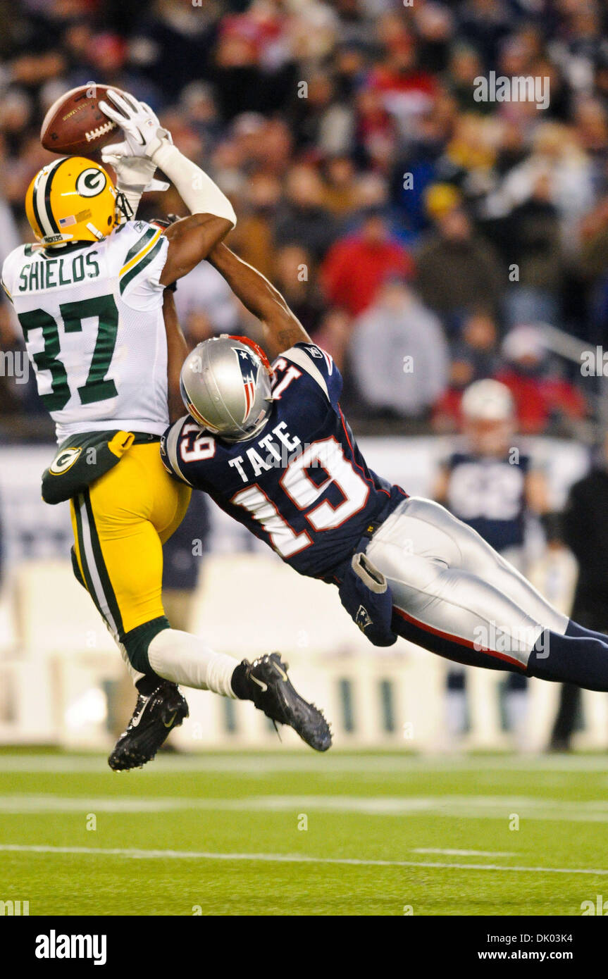 American football interception hi-res stock photography and images - Alamy