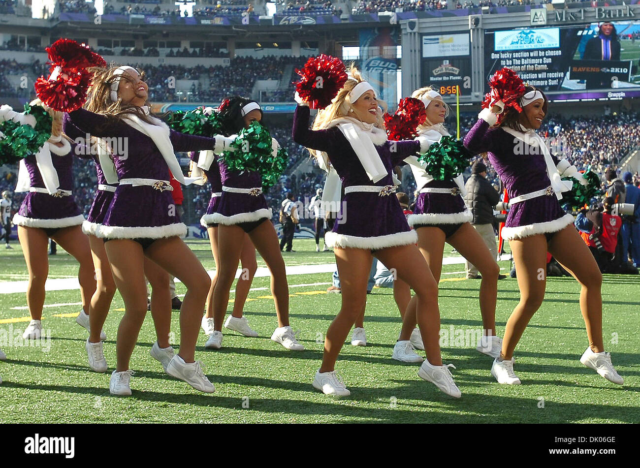 Baltimore ravens cheerleaders hi-res stock photography and images - Alamy
