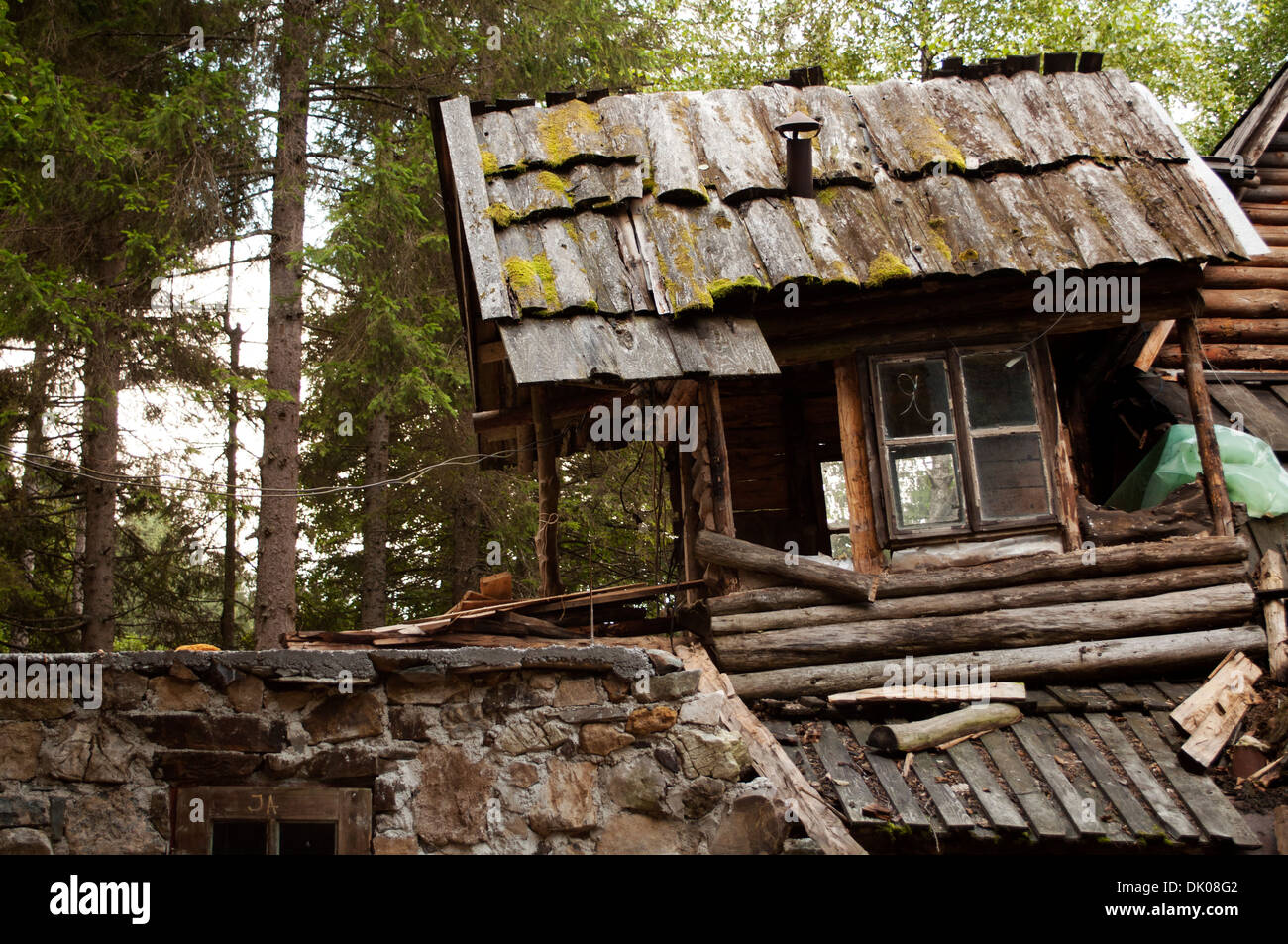 The crooked cottage hi-res stock photography and images - Alamy