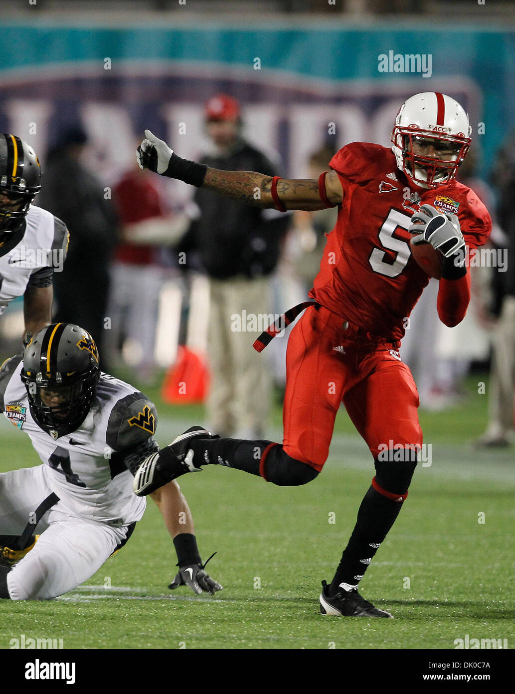 North carolina state wolfpack cornerback hi-res stock photography and ...