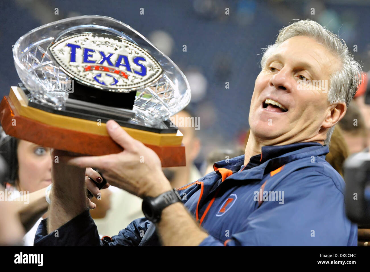 Dec. 29, 2010 - Houston, Texas, U.S - Illinois head coach Ron Zook ...