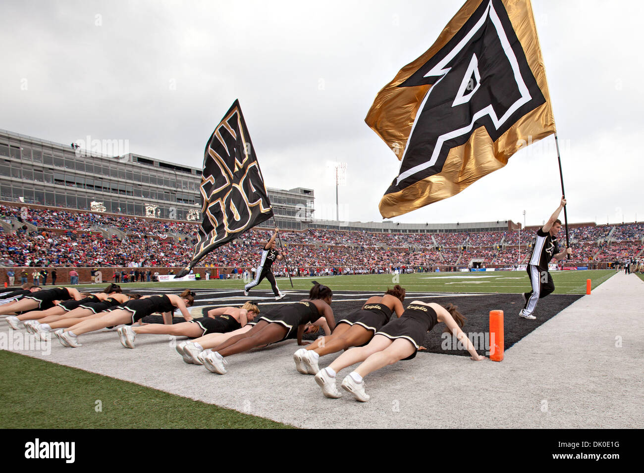 Dec. 30, 2010 - Dallas, Texas, US - Army Black Knights cheerleaders in ...