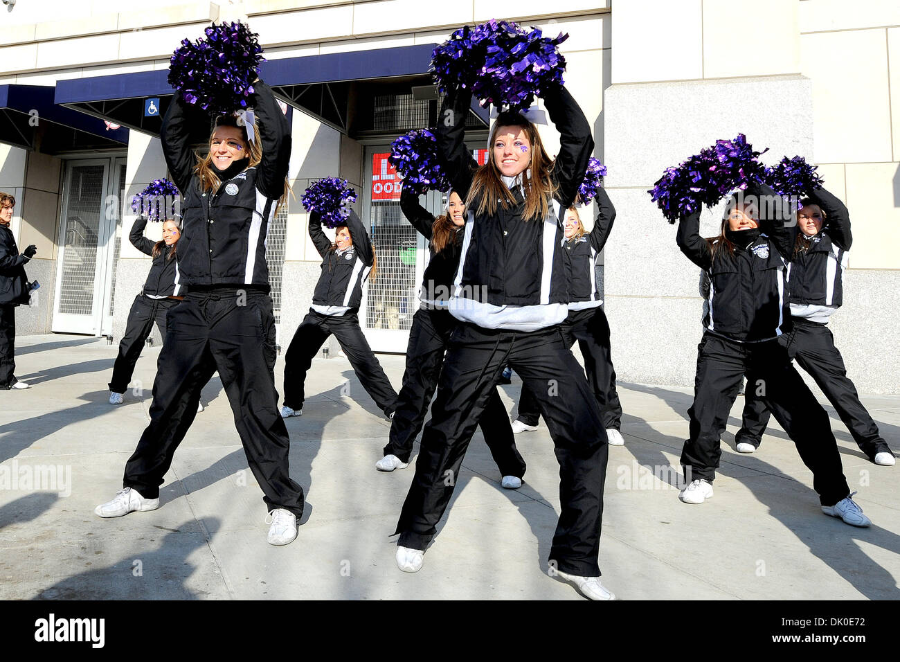 Kansas state wildcats cheerleaders hi-res stock photography and images ...