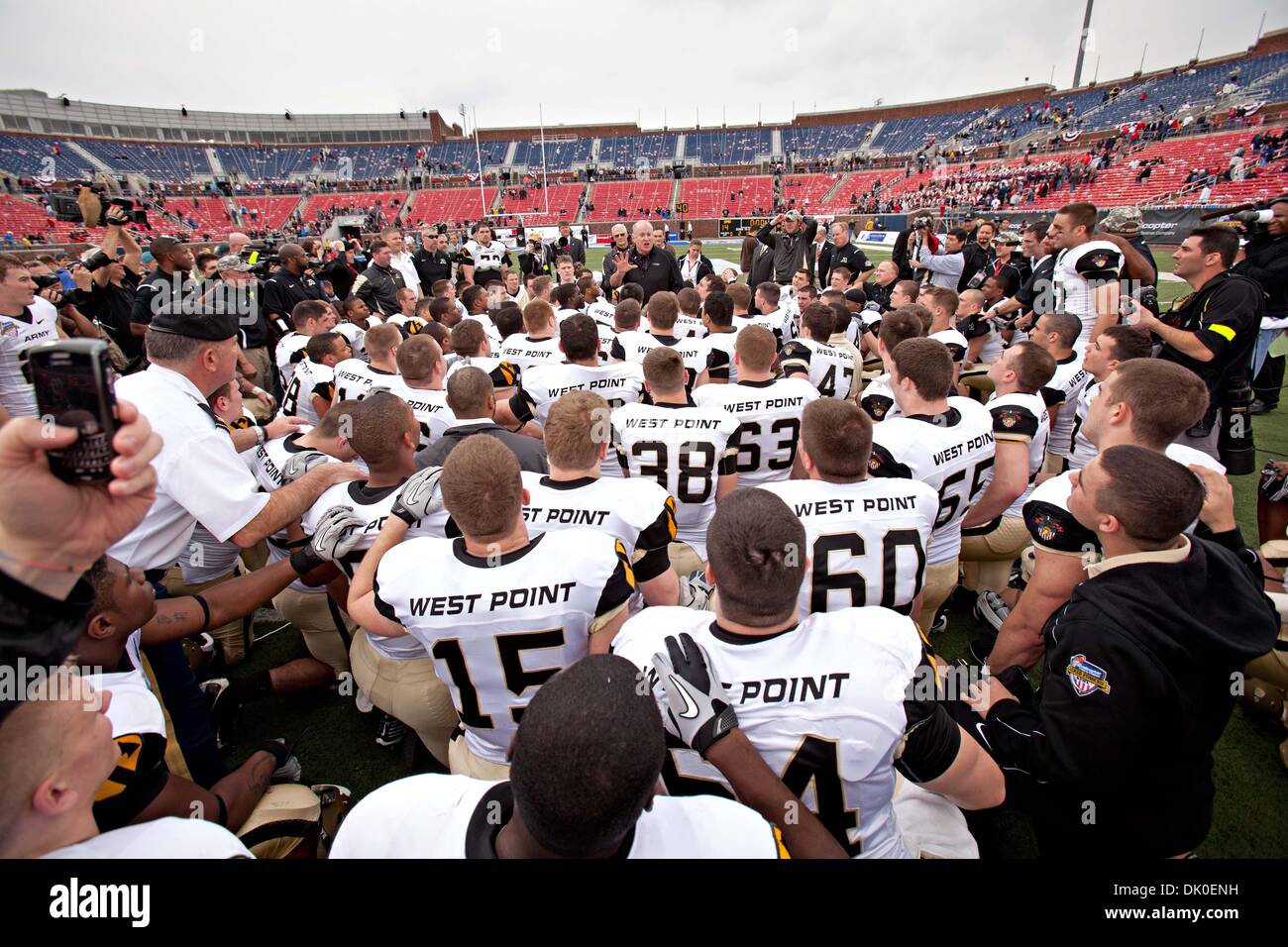 Dec. 30, 2010 - Dallas, Texas, US - Army Black Knights celebrate their ...