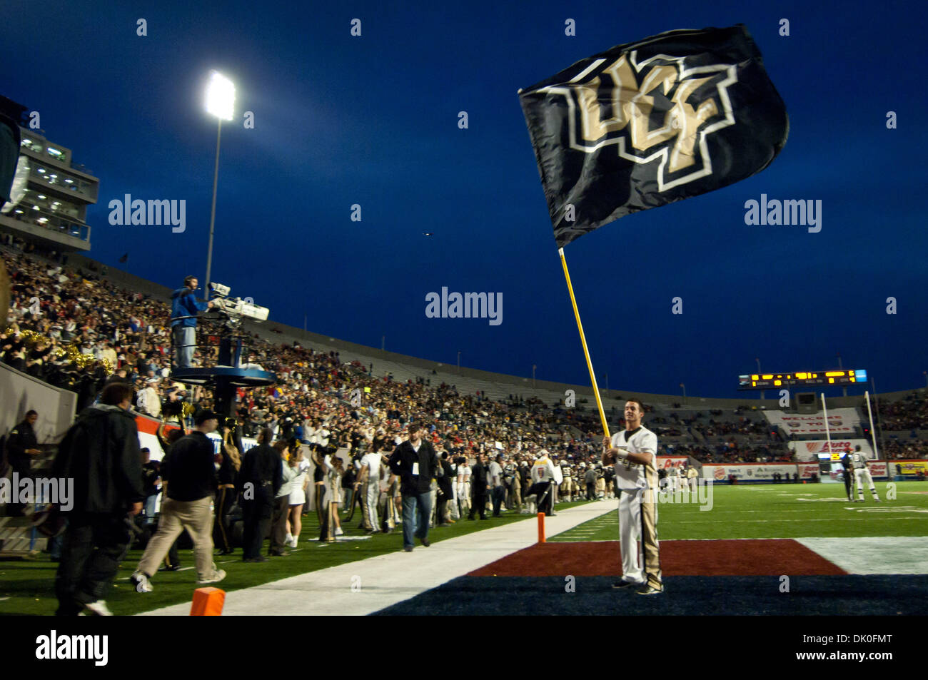University of florida cheerleader hi-res stock photography and images ...