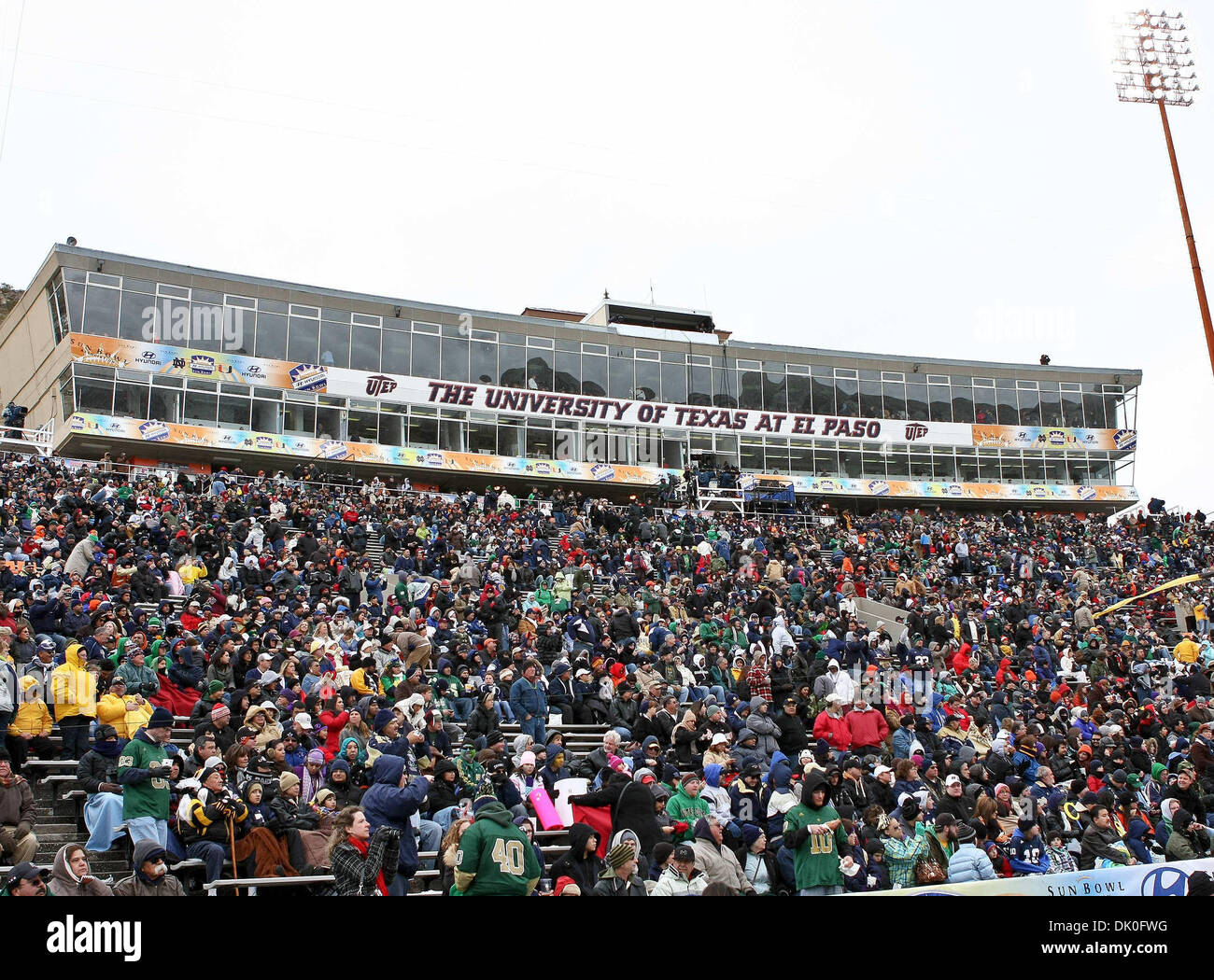 Notre dame stadium crowd hi-res stock photography and images - Alamy