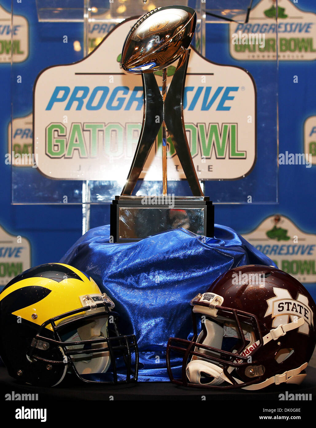 Mississippi state bulldogs helmet hi-res stock photography and images ...