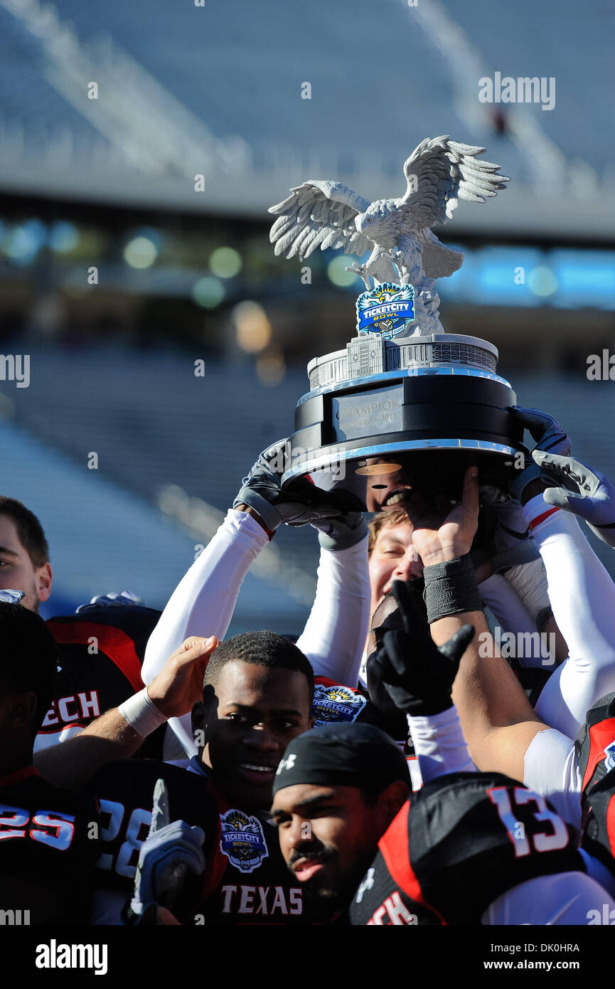Big ten trophy hi-res stock photography and images - Alamy