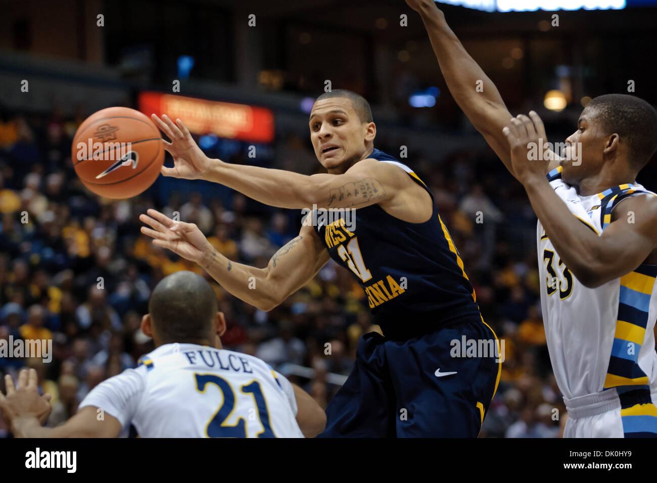 West virginia guard joe mazzulla hi-res stock photography and images ...
