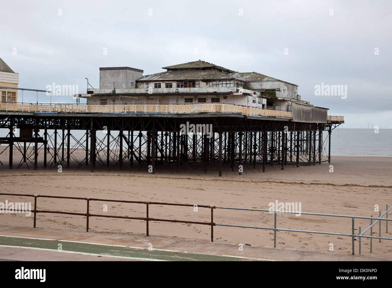 British pier sandy beach 750ft 227m long hi-res stock photography and ...