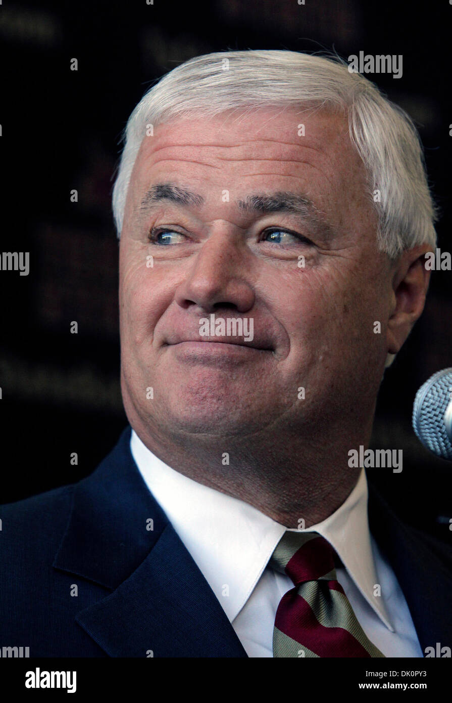 Jan. 7, 2011 - San Marcos, TX, USA - SPORTS Dennis Franchione looks out ...