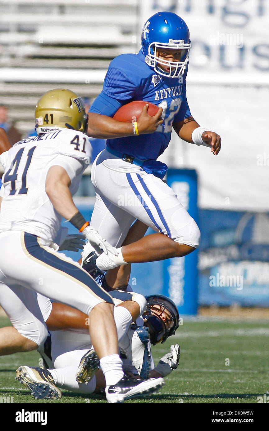 Jan. 8, 2011 - Birmingham, Al, U.S - Kentucky Wildcats quarterback ...