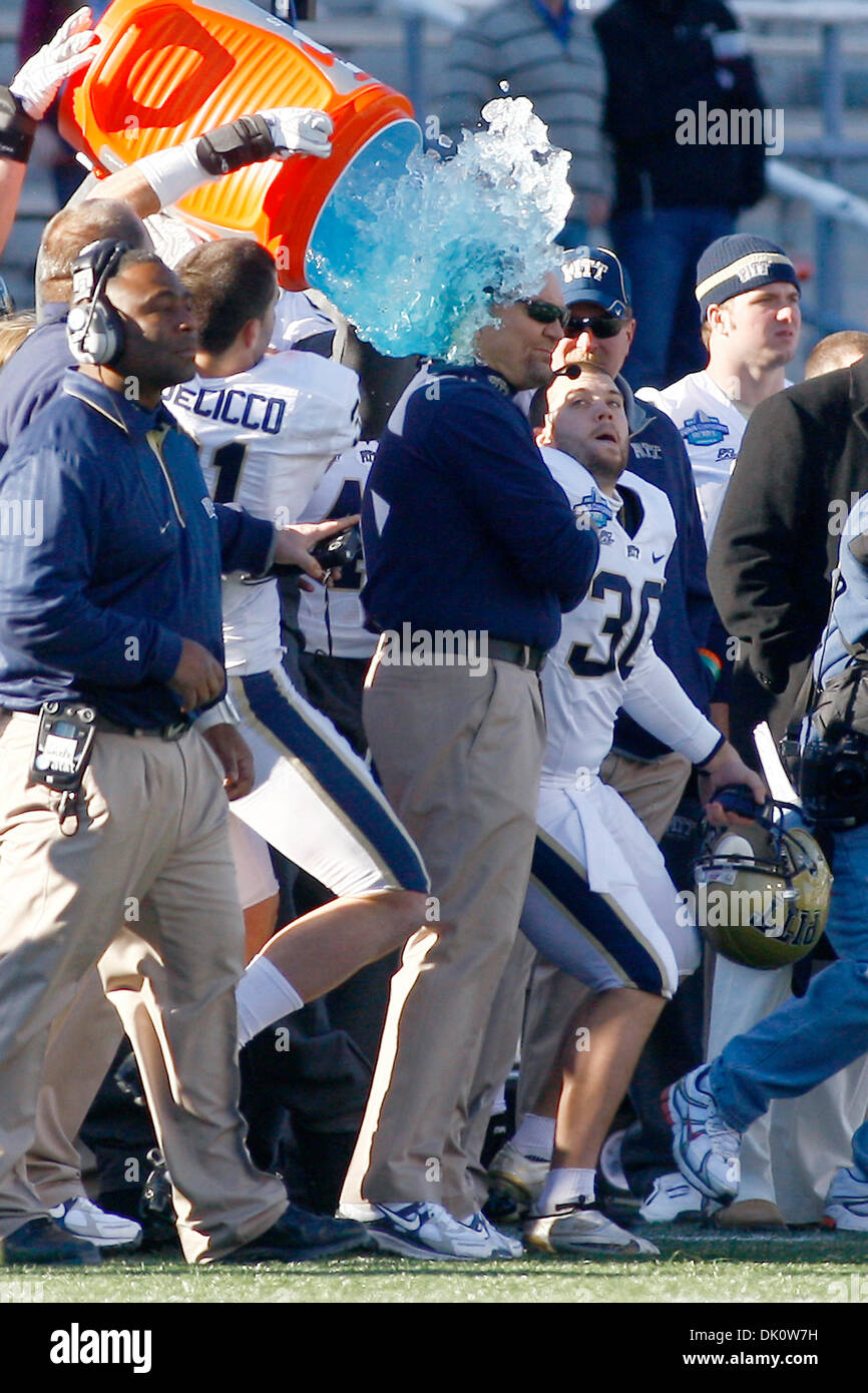 Gatorade dunk hi-res stock photography and images - Alamy