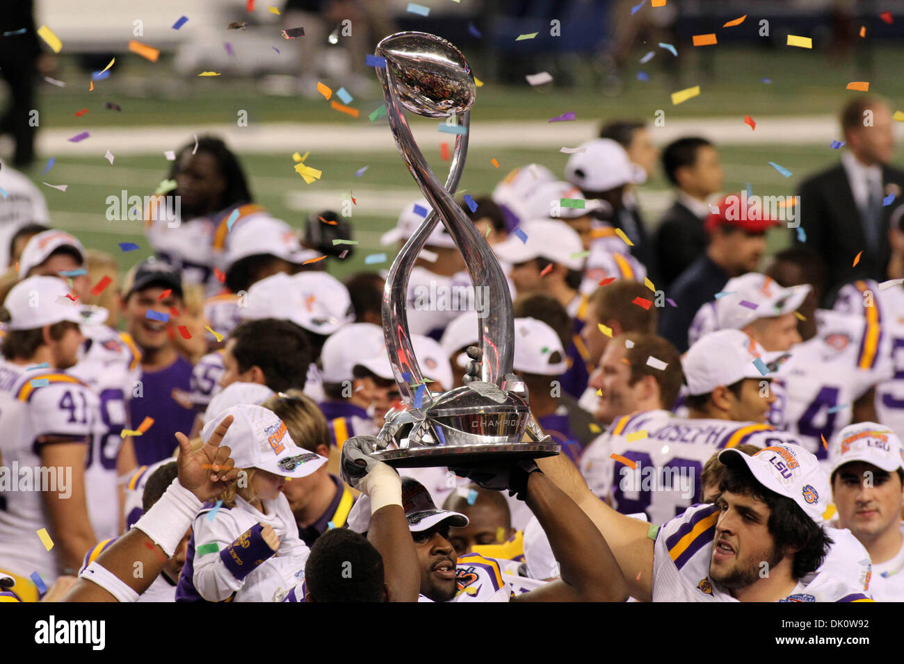 Players hoisting trophy hi-res stock photography and images - Alamy