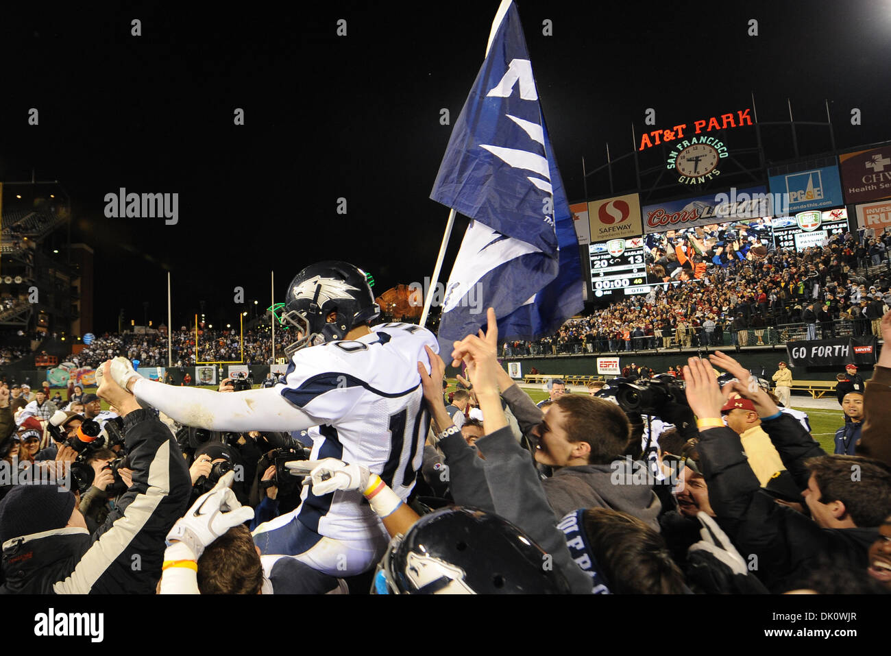 Fans wolf football hi-res stock photography and images - Alamy