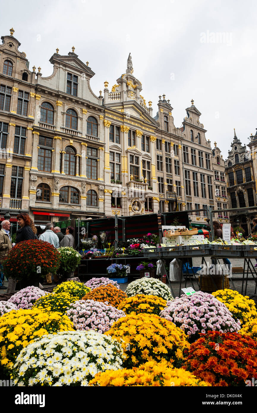 street market in Brussels Grand Place Stock Photo - Alamy