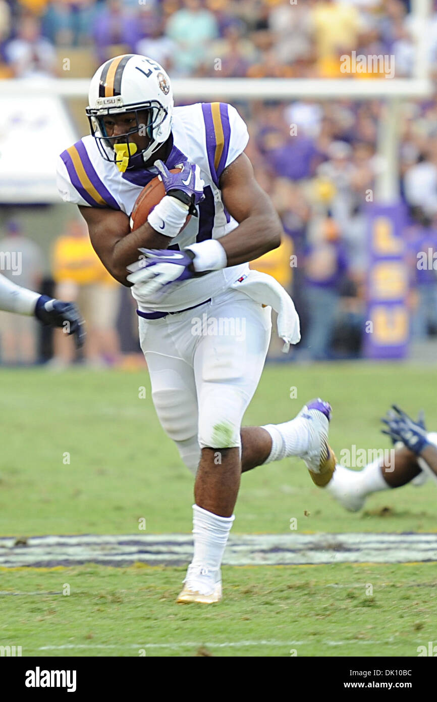 LSU Tigers running back Kenny Hilliard (27) runs the ball during the ...