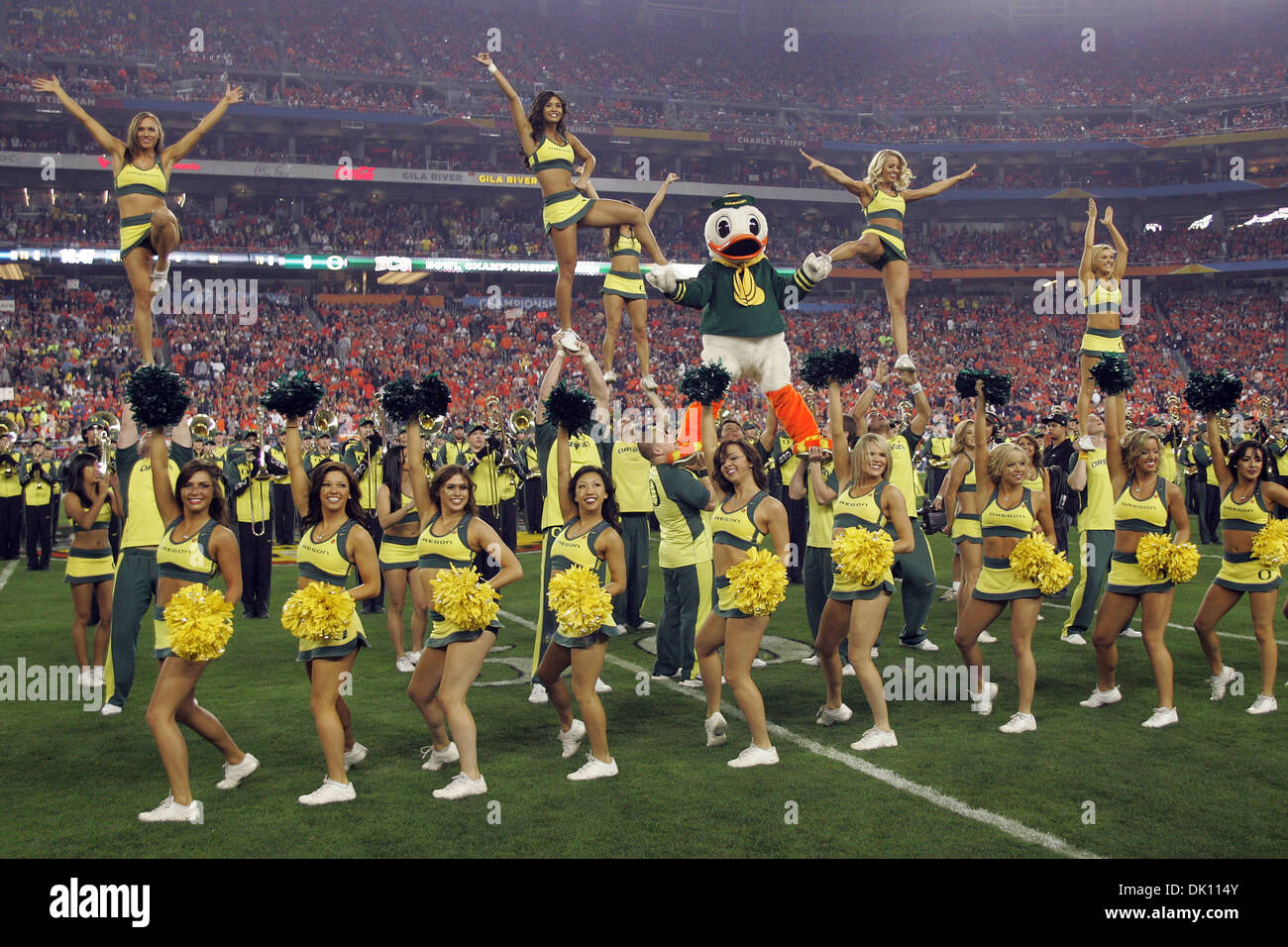 Oregon ducks cheerleader hi-res stock photography and images - Alamy